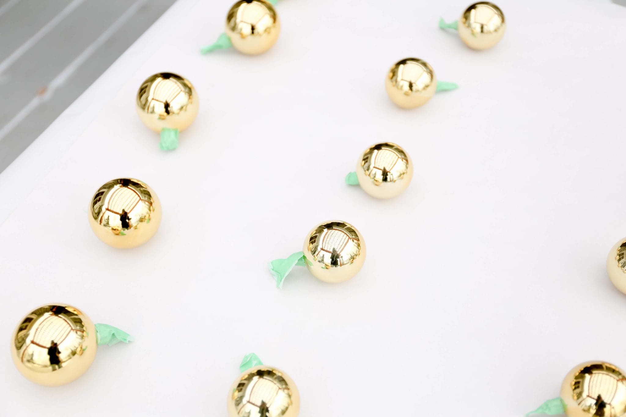 How to Decorate a Sparse Christmas Tree - The Ginger Home