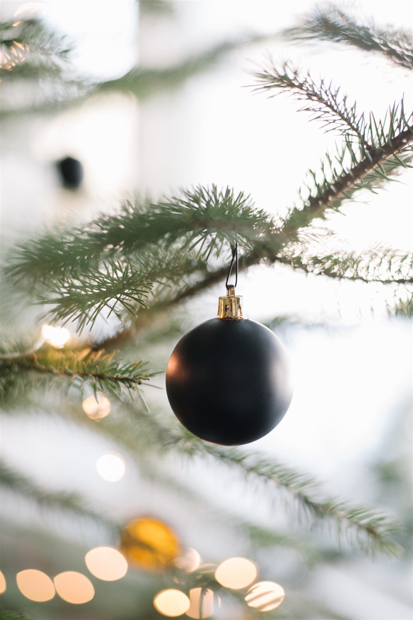 How to Decorate a Sparse Christmas Tree - The Ginger Home