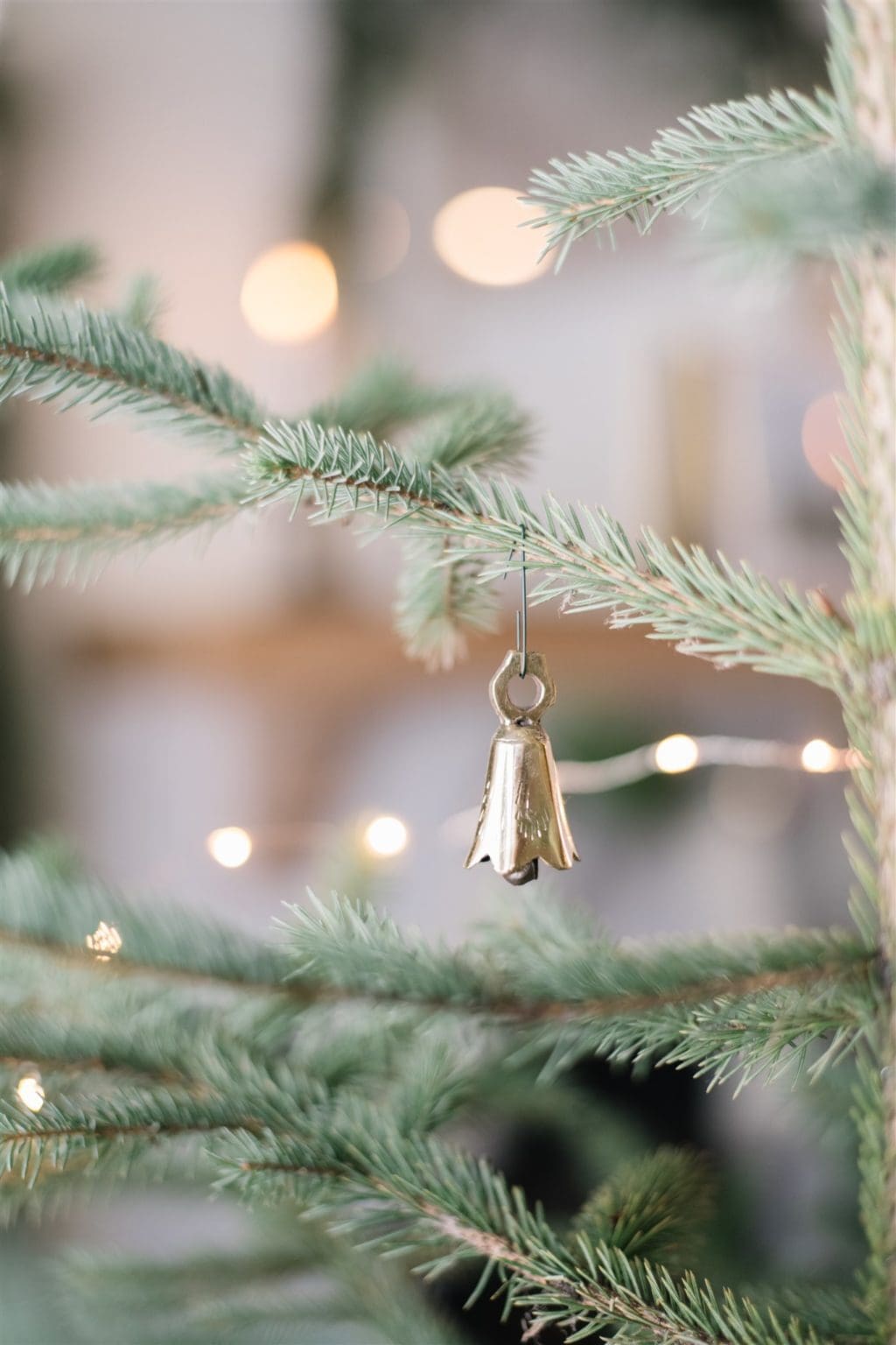 How to Decorate a Sparse Christmas Tree - The Ginger Home